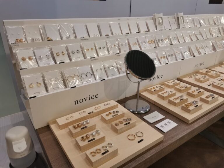 noviceの年齢層は？40代50代も使える大人のプチプラアクセサリー - Fashion Magazine